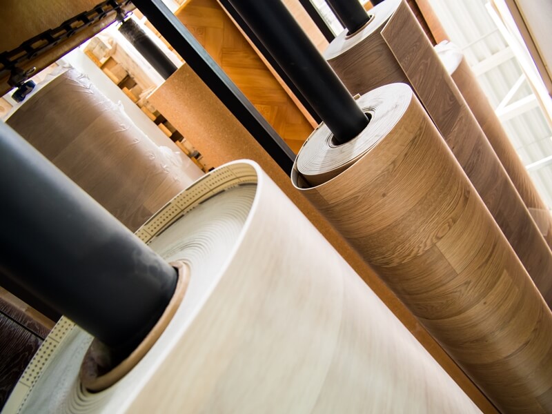 Jaký je rozdíl mezi PVC, laminátovou a vinylovou podlahou?